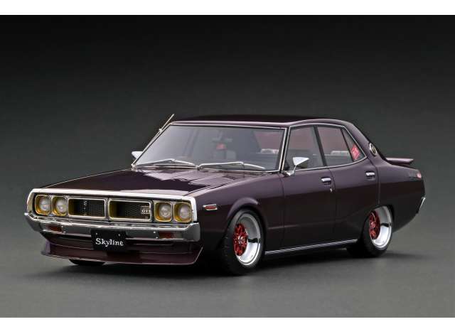 1/18 Nissan Skyline 2000 GT-X (GC110), purple 1:18 – NyeModelbiler.dk
